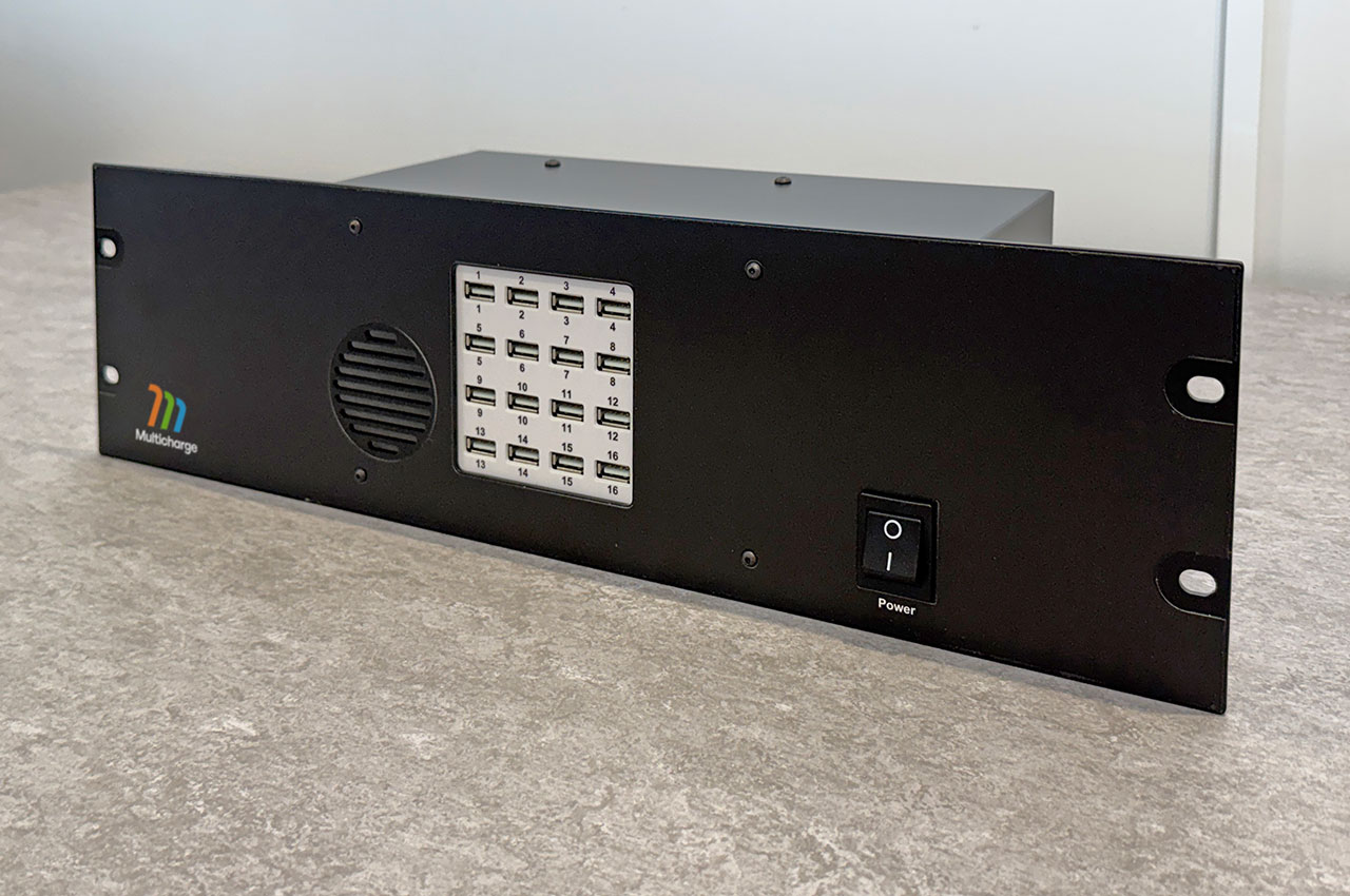 19-inch 3U Rack USB-A Charger for 16 Devices | Multicharge